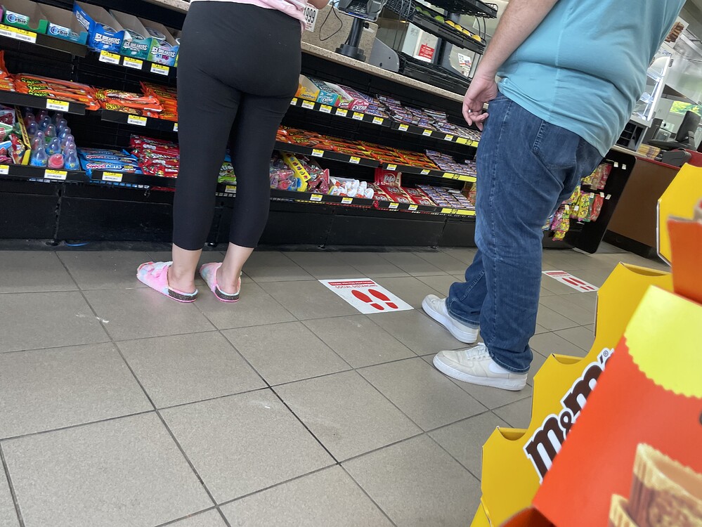 VPL Girl @ the store - Forum