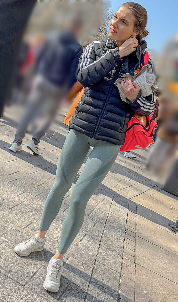 Gym girl with nice pussy mound (front and back ) - Spandex, Leggings ...