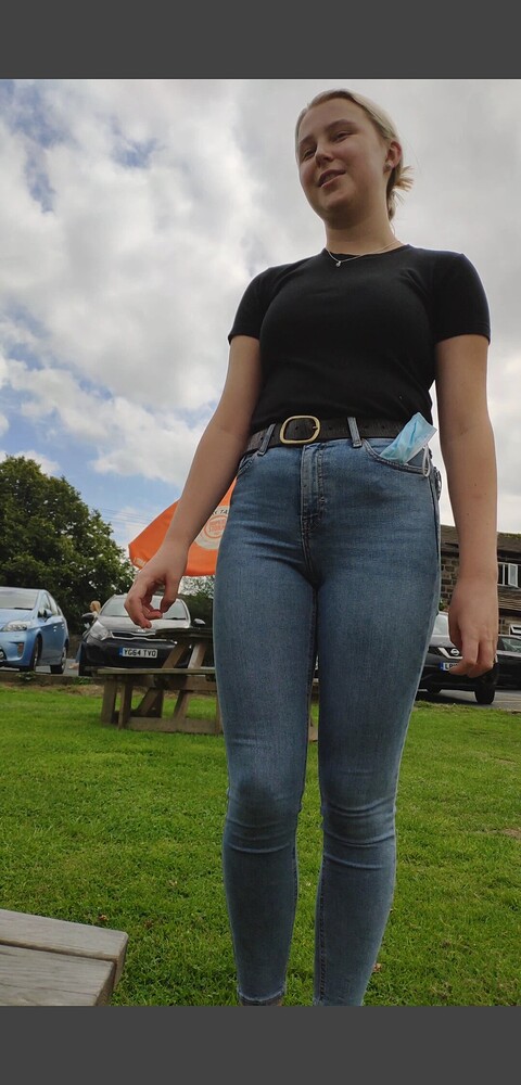 Cute teen waitress - Tight Jeans - Forum