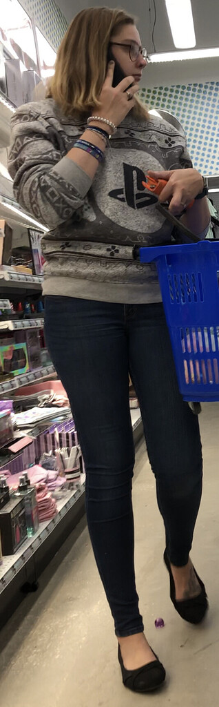 Nerdy Gamer Girl In Tight Jeans Tight Jeans Forum