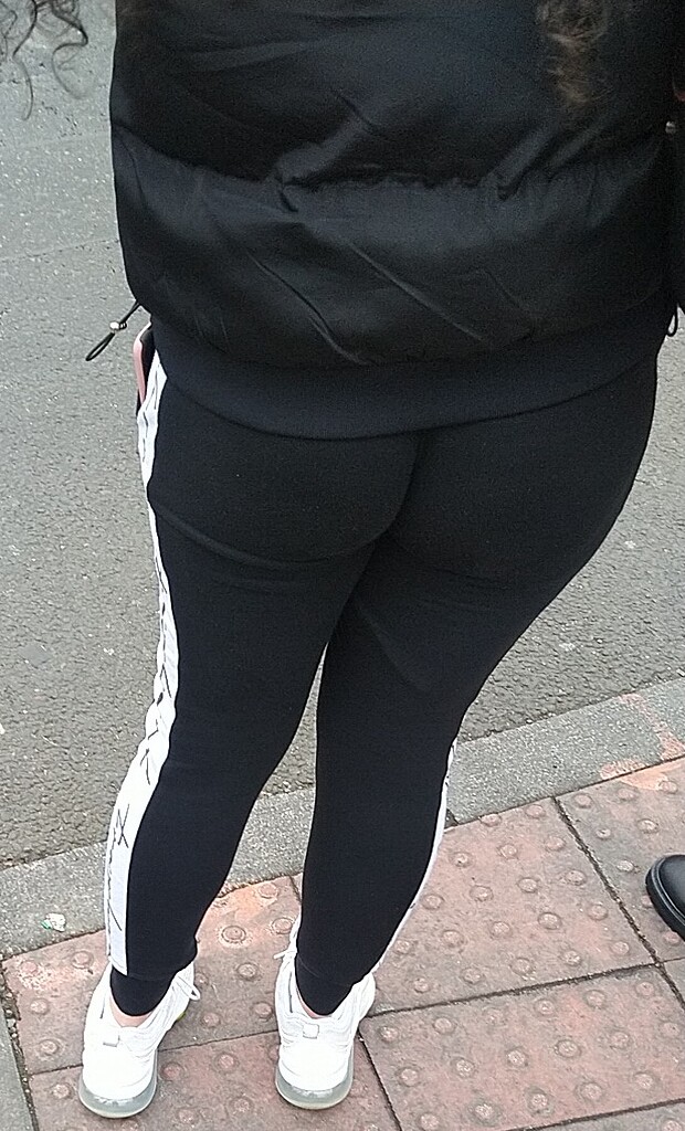 Leggings up her cheeks - Spandex, Leggings & Yoga Pants - Forum