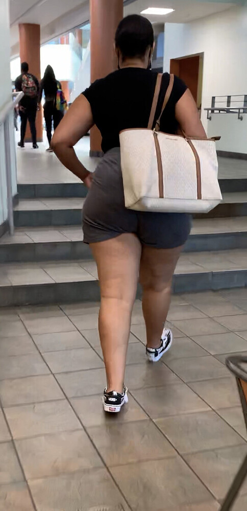 Short shorts wedgie + vpl and thigh tattoo on display (for BBW Lovers ...