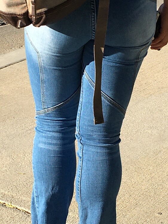 Beautiful girl in tight, pocketless jeans - Tight Jeans - Forum