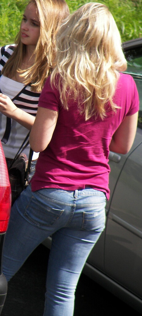 Gorgeous Blonde In Tight Figure Hugging Jeans - Tight Jeans - Forum