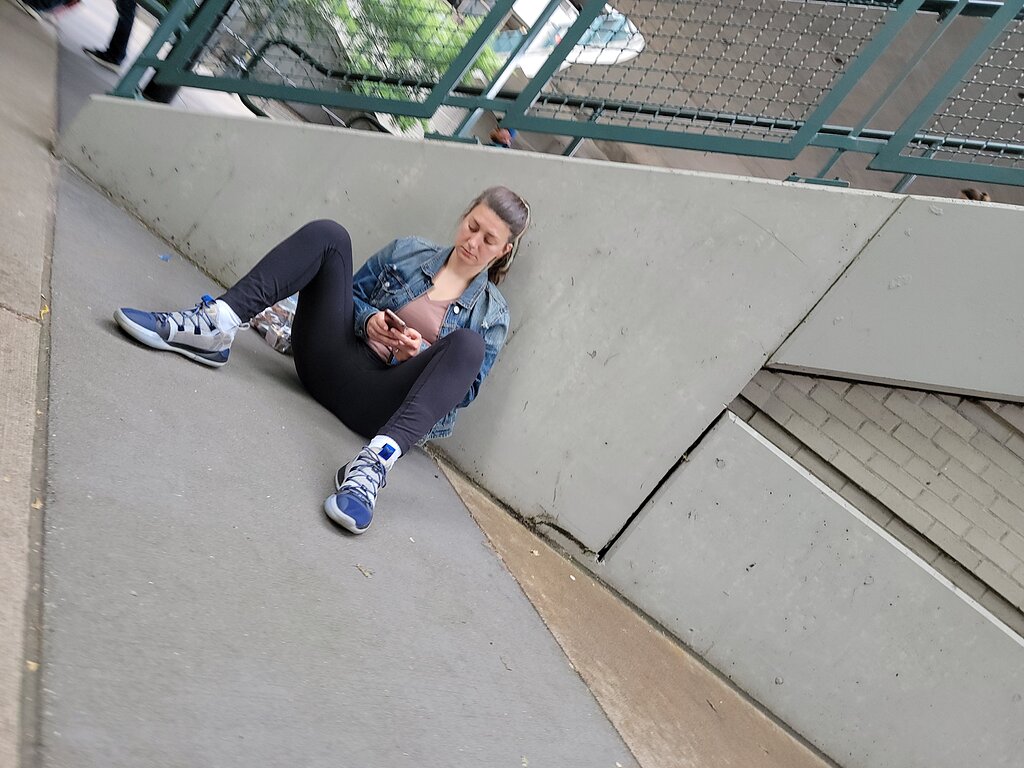 Girl in leggings spread wide open in public - Spandex, Leggings & Yoga ...