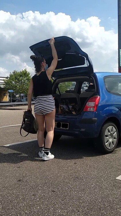 CHEEKS - Very nice view after shopping - Short Shorts & Volleyball - Forum