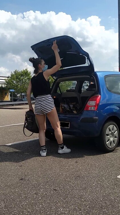 CHEEKS - Very nice view after shopping - Short Shorts & Volleyball - Forum