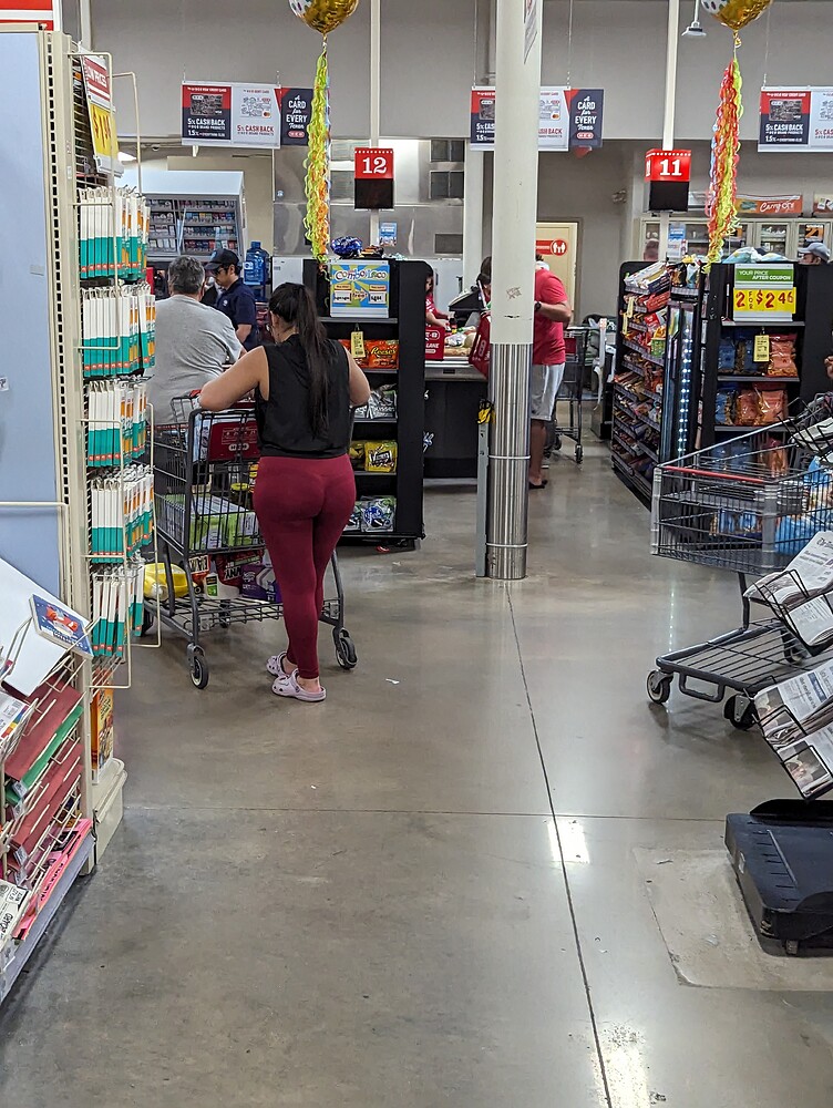Phat ass Milf waiting in cashier line - Spandex, Leggings & Yoga Pants ...