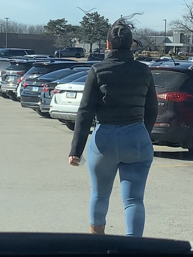 Latina Milf In Jeans Can Barley Hold Her Huge Ass Tight Jeans Forum