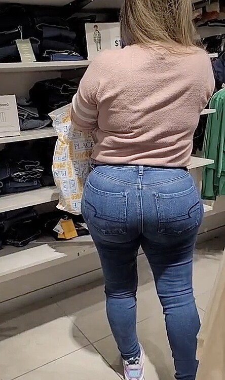 BIG BBL LATINA IN JEANS WITH PRETTY FACE (NON OC) - Tight Jeans - Forum