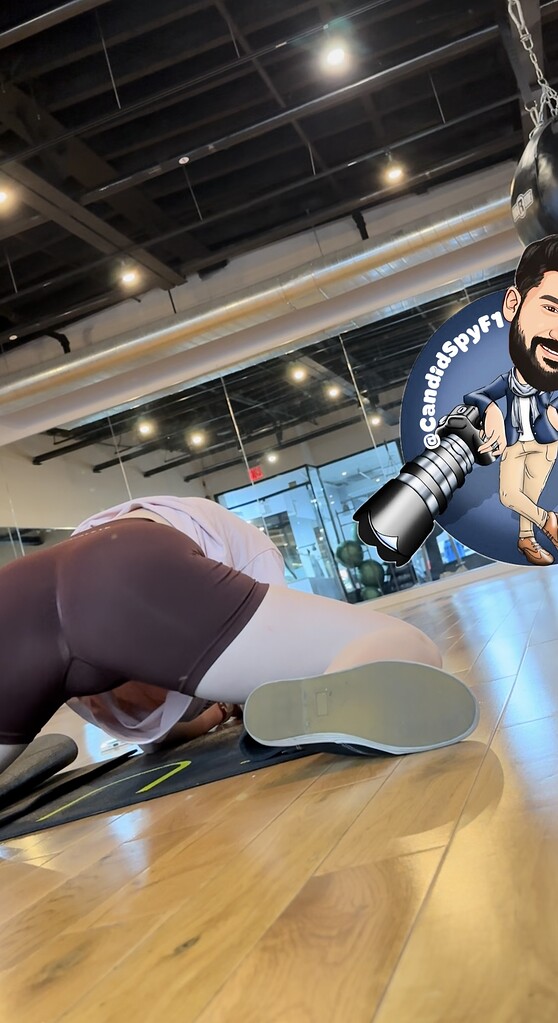 Asian bending showing her tight cameltoe ( OC) - Spandex, Leggings ...