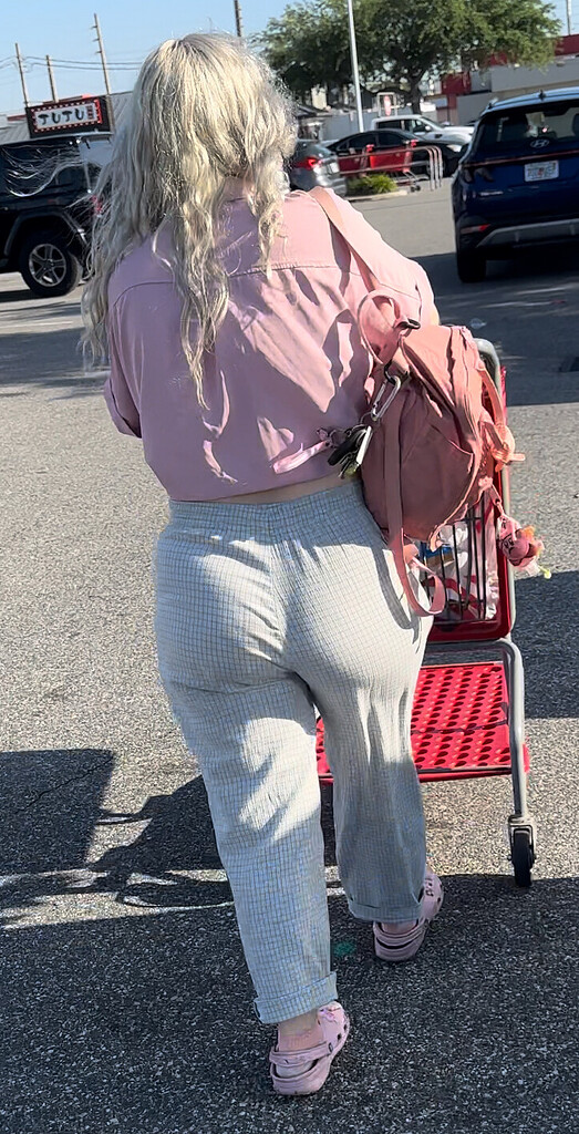 Pawg Walking In The Parking Lot Pants Were More See Thru In Person