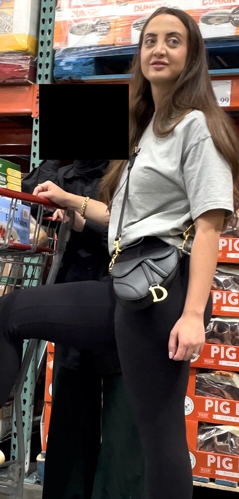 Butterface black leggings + gif and Vid - ass - Forum