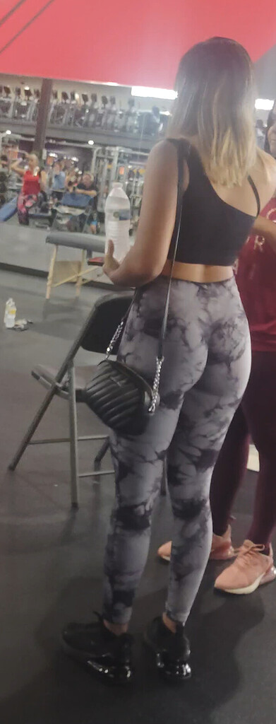 Couple of fine gym asses 🍑 - Spandex, Leggings & Yoga Pants - Forum