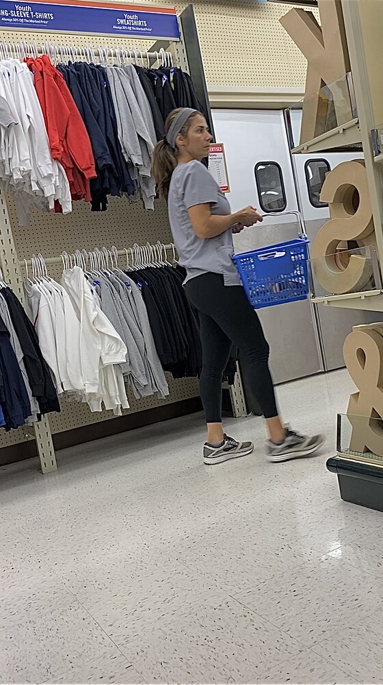 Petite Slim Thick Latina Milf With Nicy Body😋 - Spandex, Leggings ...