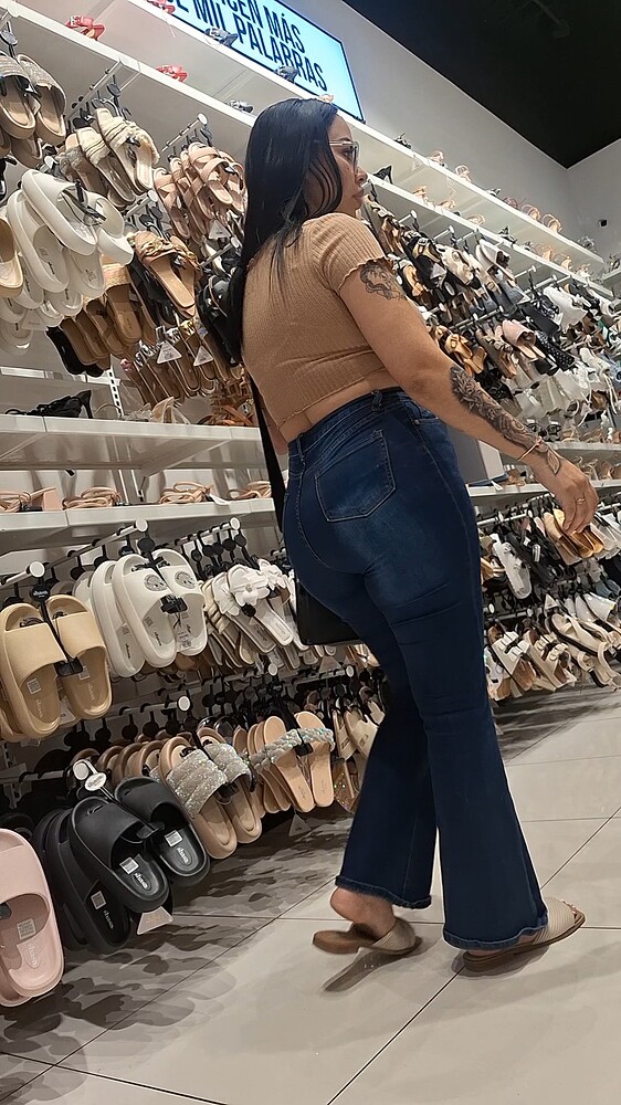 Two big culos latinos, mom and her girl, pair of mamasitas [oc] - Tight Jeans - Forum