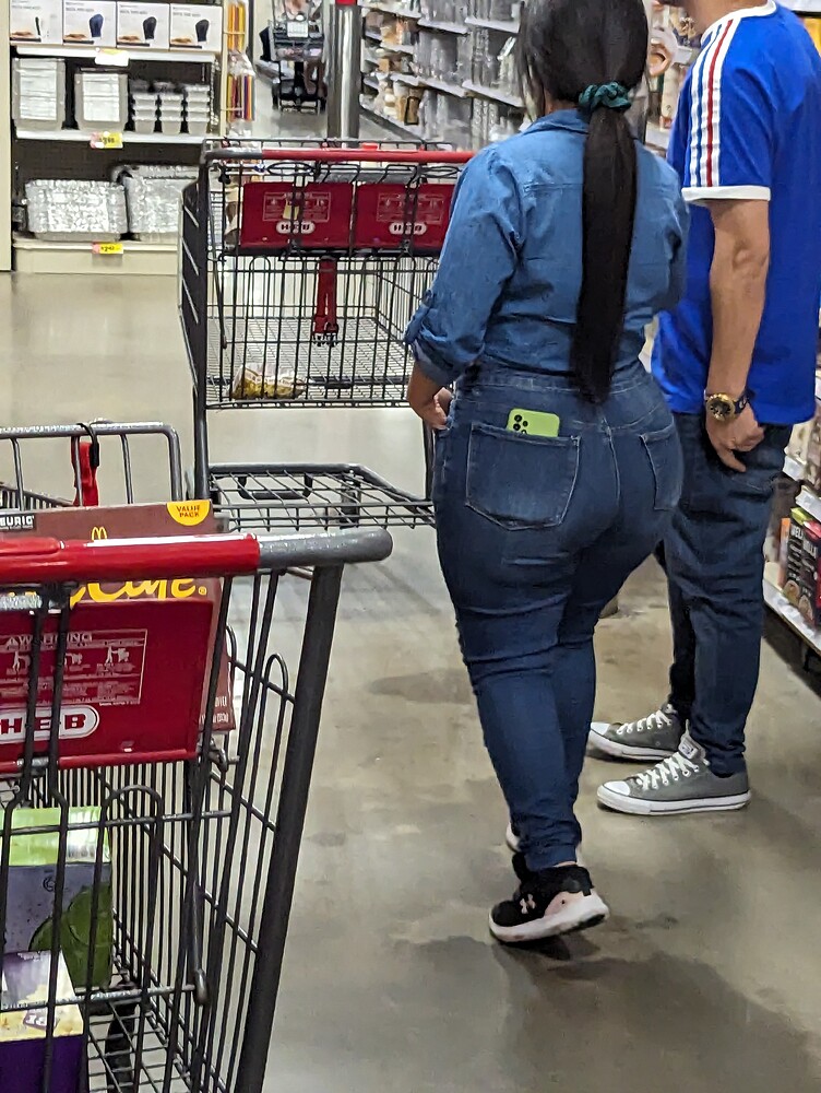 Butterface latina with huge ass in jeans - Tight Jeans - Forum