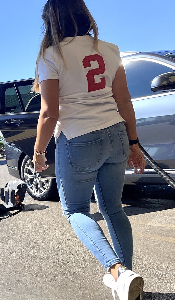 Car Wash Cutie - Tight Jeans - Forum