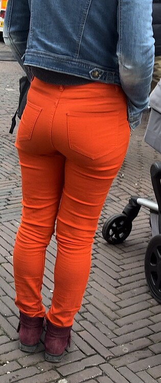 Very nice slim thick milf ass - Tight Jeans - Forum