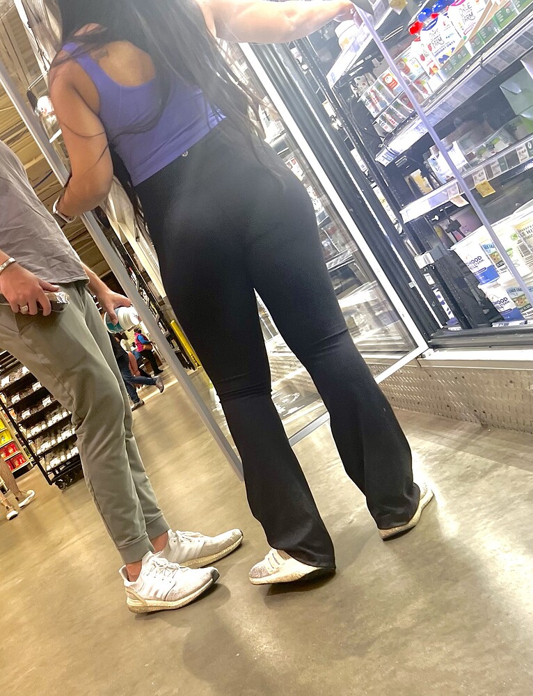 Nice Booty In Lulu Leggings Catch At Whole Foods With Video