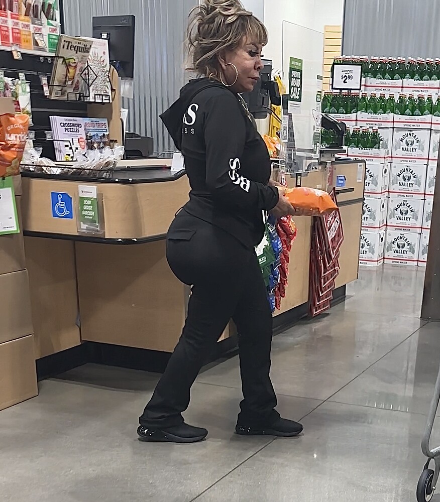 Butterface CRAZY BBL milf! - Tight Jeans - Forum