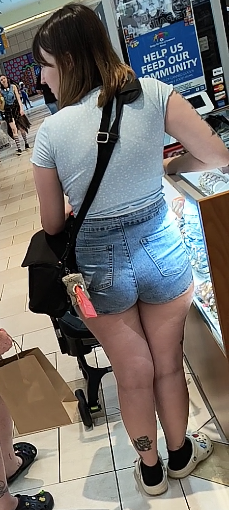 Cute milf with a dumpy - Short Shorts & Volleyball - Forum