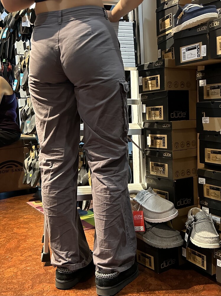 Asian Cashier in Tight Cargo Pants - Tight Jeans - Forum