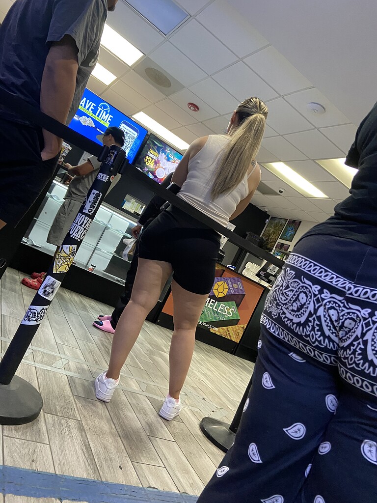 Stupid thick pawg at dispo - Forum