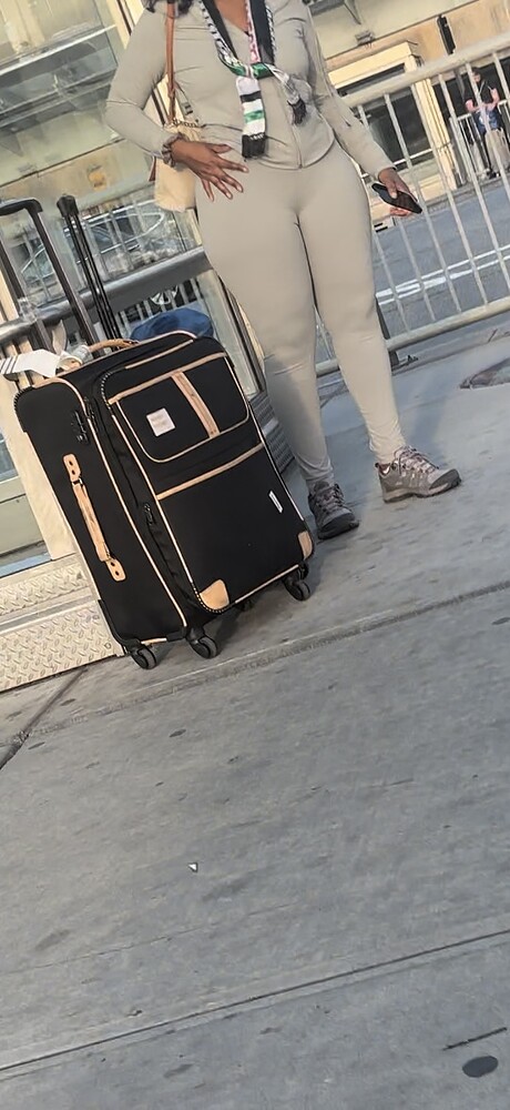 Thick Ebony in gray leggings with the YAMS ( OC , plus faceshot ...