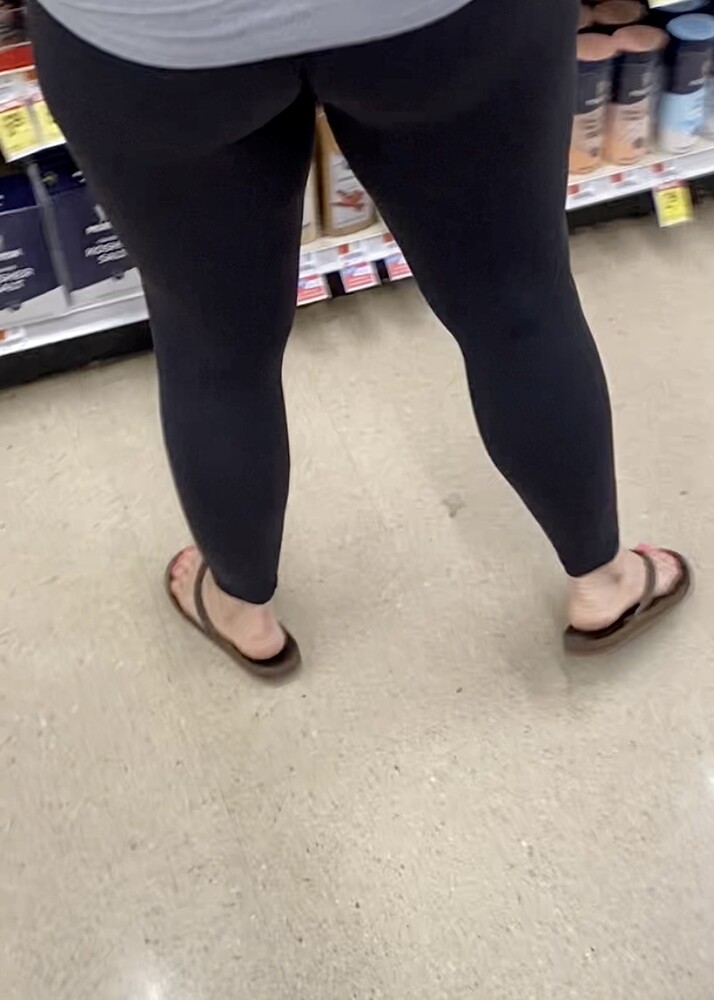 DUKE PAWG Fat Cameltoe in Sandals - Spandex, Leggings & Yoga Pants - Forum
