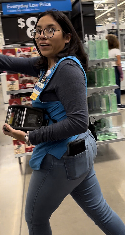 Thick Walmart Worker Bends Over And Shows Off 🔥🔥 Tight Jeans Forum