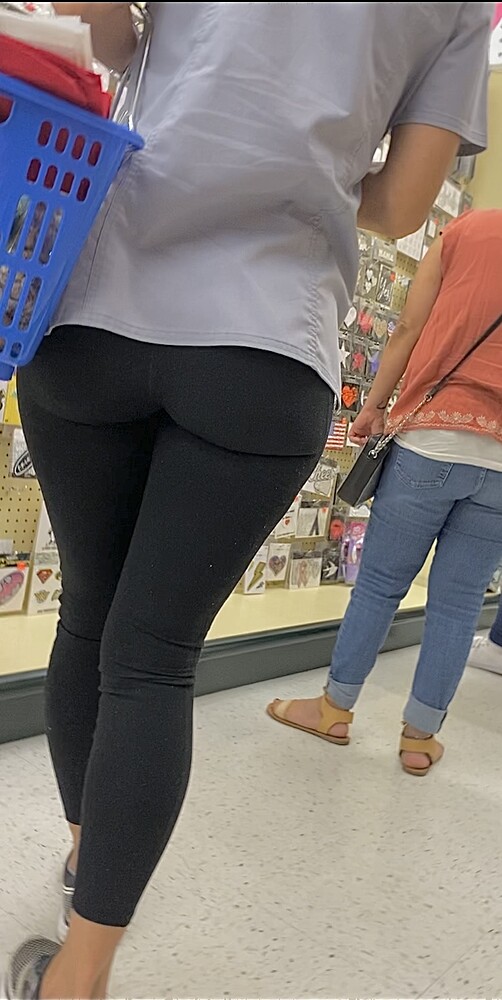 Petite Slim Thick Latina Milf With Nicy Body😋 - Spandex, Leggings ...