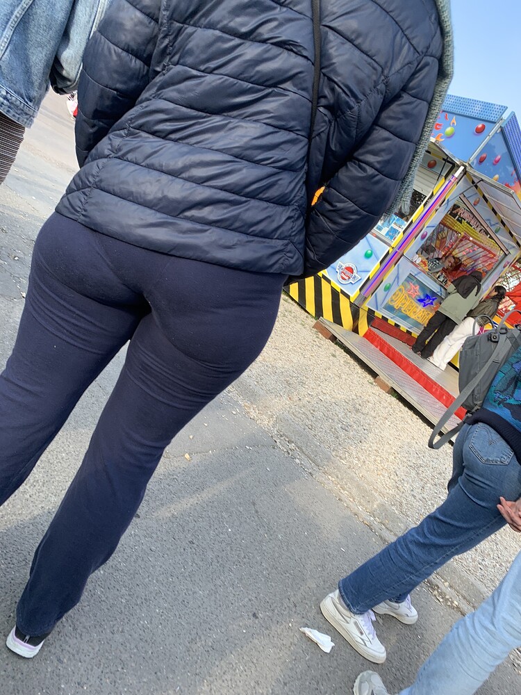 Milf VPL theme park - Forum