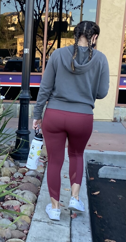 Pawg With Some Great Vpl Spandex Leggings Yoga Pants Forum