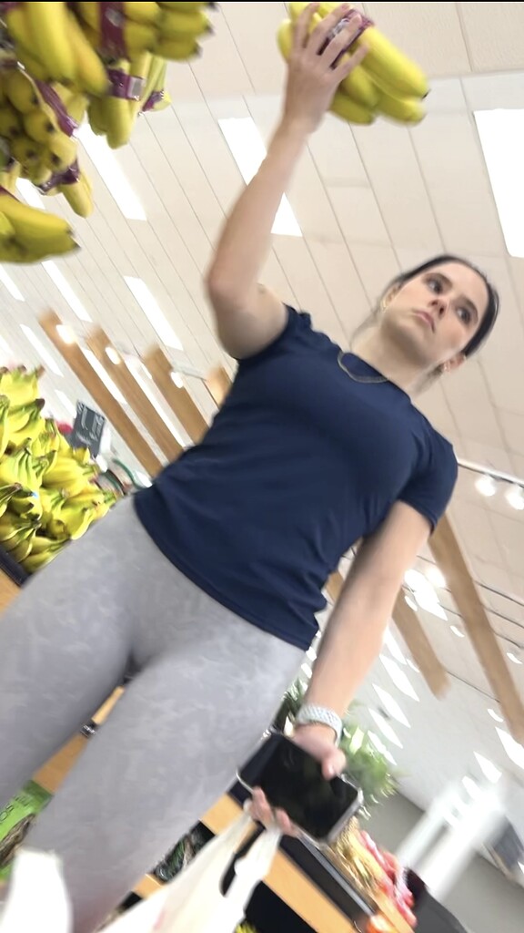 Hot gym chick in bright yoga pants picks up fruit at target (OC video ...