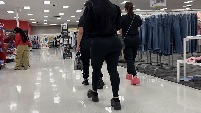 Unreal Latina baddie BBL Hourglass Figure - Spandex, Leggings & Yoga ...