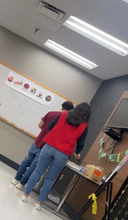 Cute Target employee showing off her nice ass - Tight Jeans - Forum