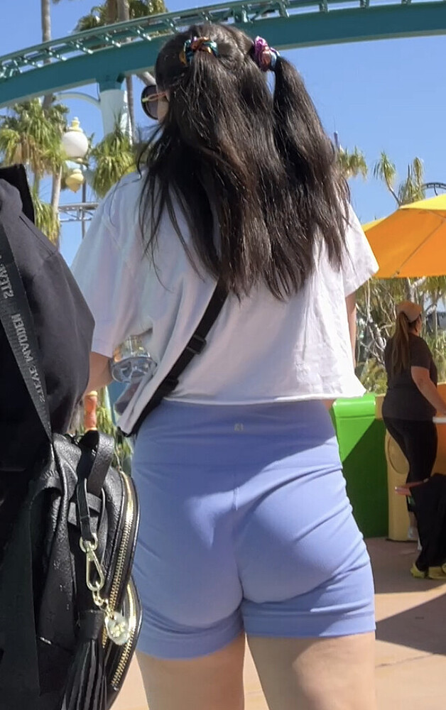 Cute little bubble butt in purple shorts - Spandex, Leggings & Yoga Pants - Forum