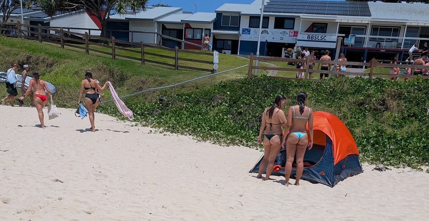 Super cheeky group on the beach OC - Beach & Bikini - Forum