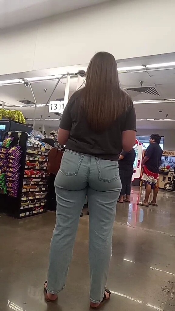 Gorgeous white girl ass was so bubbly and dang that shake was something ...