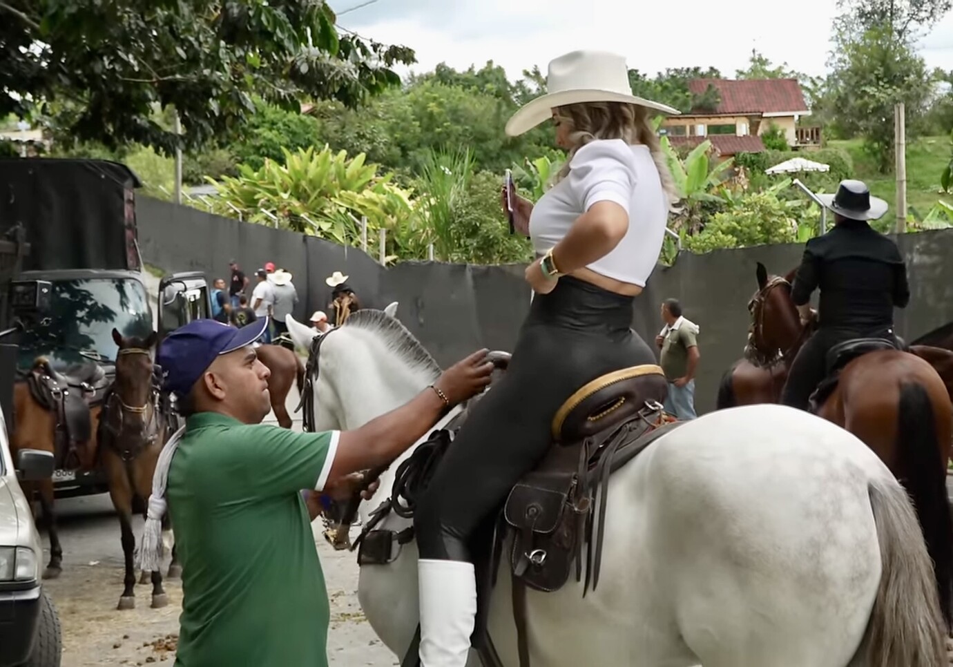 Latina cowgirls gitty up! Non OC - Tight Jeans - Forum