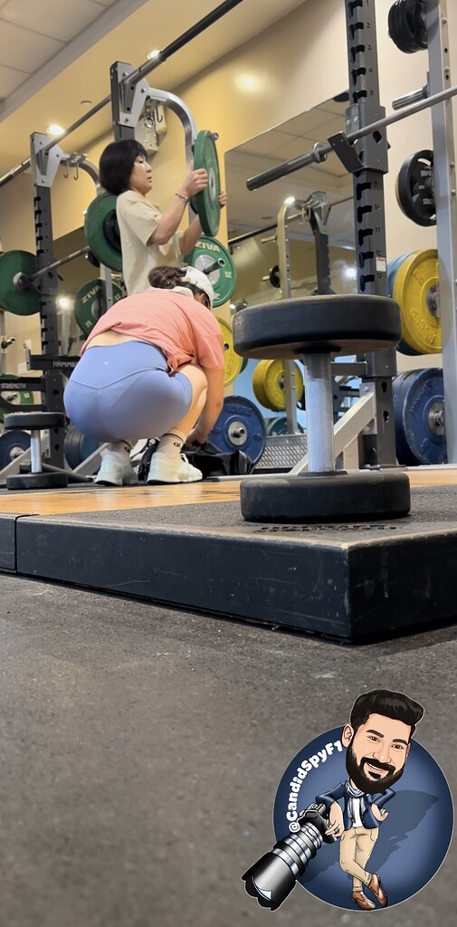 Korean squating at the gym showing VTL - Spandex, Leggings & Yoga Pants ...