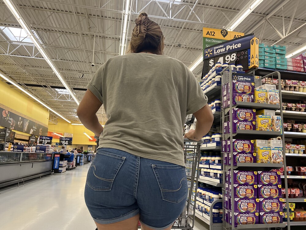 Trashy Milf At Walmart In Short Shorts Short Shorts Volleyball Forum