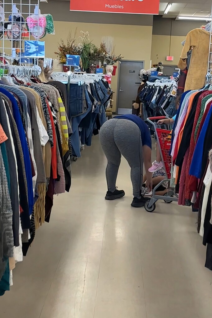 Thick Latina mom bending over - Spandex, Leggings & Yoga Pants - Forum