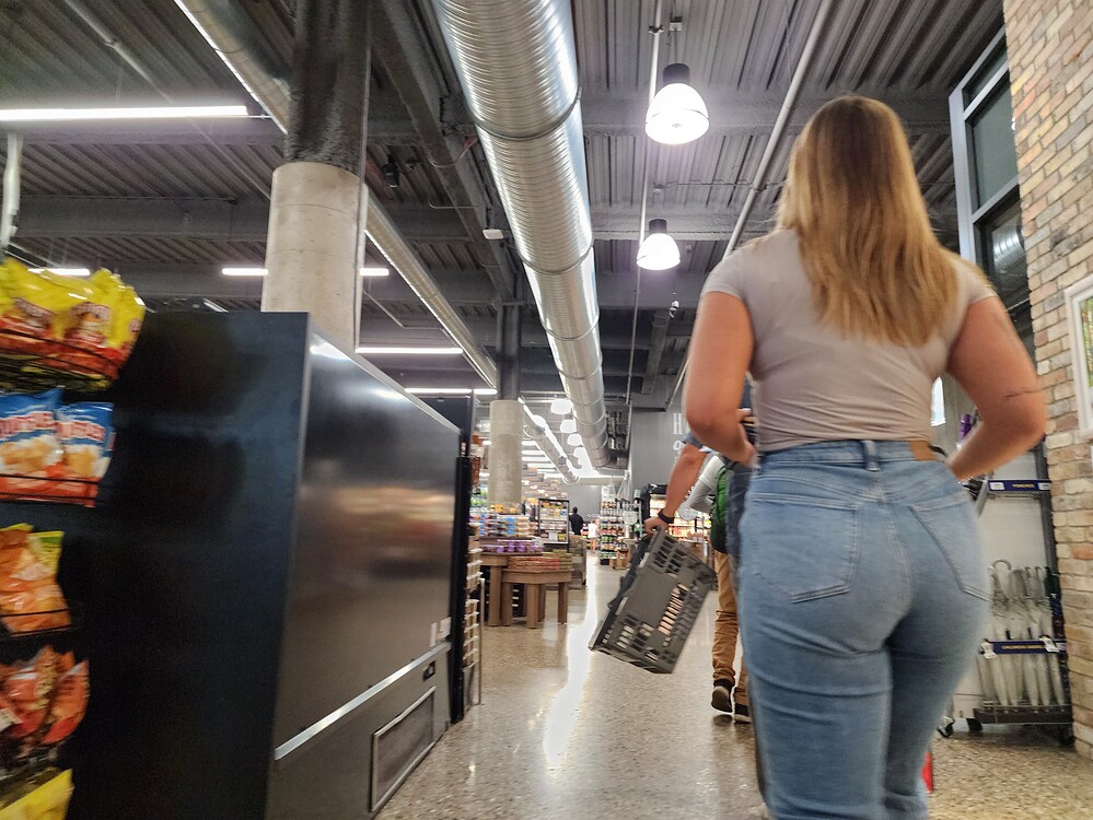 Tight jeans at the grocery store - Tight Jeans - Forum
