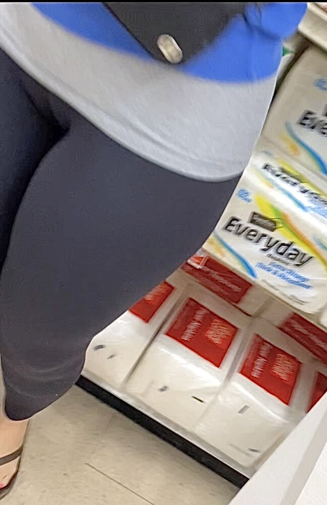 DUKE PAWG Fat Cameltoe in Sandals - Spandex, Leggings & Yoga Pants - Forum