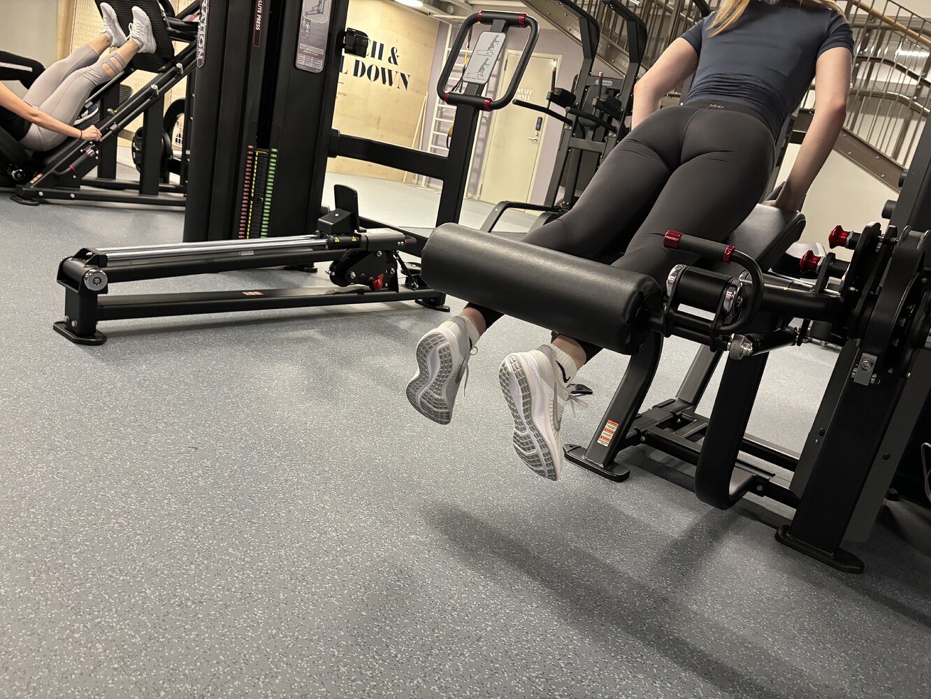 Another babe working out on a leg machine - Spandex, Leggings & Yoga ...