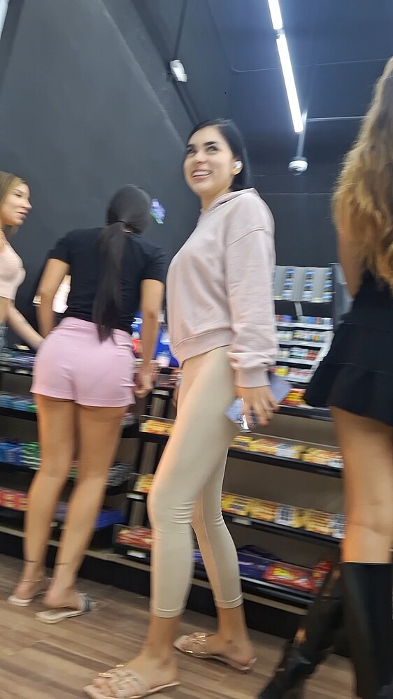 Three beautiful colombians, cheecks, leggings, bending, face, video [OC ...