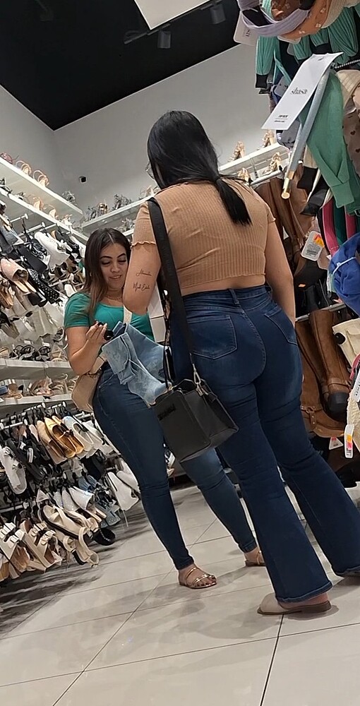 Two big culos latinos, mom and her girl, pair of mamasitas [oc] - Tight Jeans - Forum