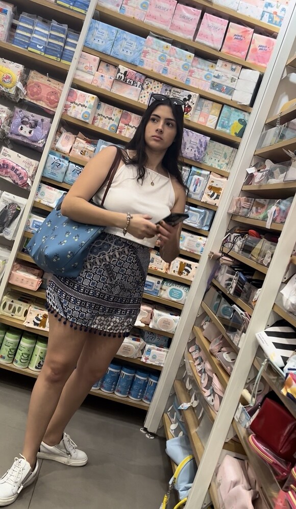 Preppy white mexican girl looking so pretty in her preppy outfit ...